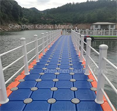 China Pontoón flotante de muelle de HDPE modular versátil con color y capacidad personalizables en venta