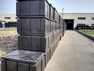 China Schwarze oder angepasste 15 Jahre schwimmende Docks mit einer Ladekapazität von 350 kg/m2 zu verkaufen