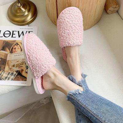 Cina Le pantofole lanuginose dell'interno delle donne su ordinazione con il PVC Outsole in vendita