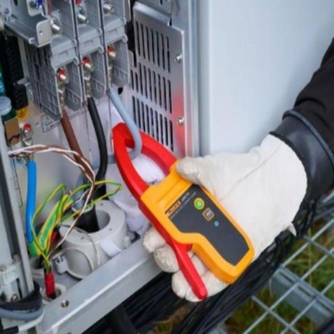 Fluke 283 FC/PV Solar Digital Multimeter and Wireless Current Clamp