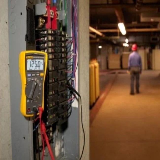 Fluke 117 Electrician&prime;s Multimeter with Non-Contact Voltage