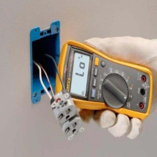 Fluke 117 Electrician&prime;s Multimeter with Non-Contact Voltage