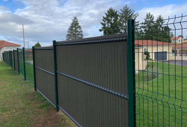 Quality Galvanized 100x300mm Curved V Mesh Security Fencing for sale
