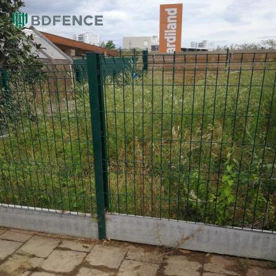 China Easy Installation Garden Security Perimeter Customized 3D Curved Iron Wire Mesh Fence Peach Shape Post Fencing for sale