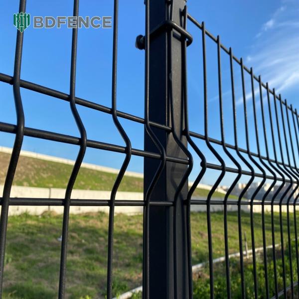 Quality Easily Assembled Powder Coated 3d Security Welded Wire Mesh Fence V Curved Wire for sale