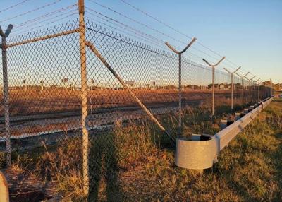 China ISO9001 9 Gauge Cyclone Wire Diamond Chain Link Fence for sale