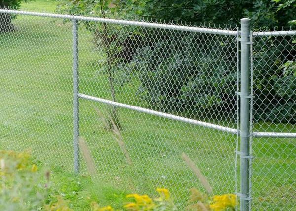 Quality Hot Dipped / Electro Galvanized Cyclone Wire Mesh Garden Security Fence Chain for sale