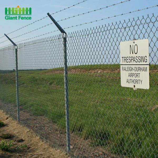 Quality Sports Ground Galvanized Q195 2.0mm Chain Link Wire Mesh Fencing 1.8m Height for sale
