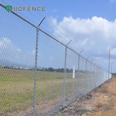 China Flate Bar 2.5mm-5.0mm PVC Coated Chain Link Fencing Versatile for sale