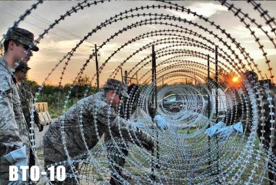 China Anti Rust Concertina Wire Livestock Fence Panels for sale