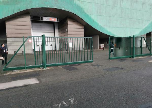 Quality Manual Drive Cantilever H2m 3D Curved Sliding Fence Gate for sale