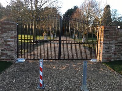 China Customizable Steel Fence Sliding Gate For House And Garden 5.0m Width for sale