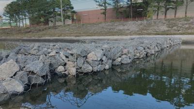 China Heavy Galvanized Gabion Fence System Hexagonal 2x1x1m for sale