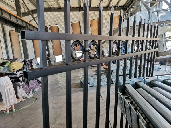 Quality 4ft Height Metal Tubular Fencing Powder Coated Industrial Security Picket Design for sale