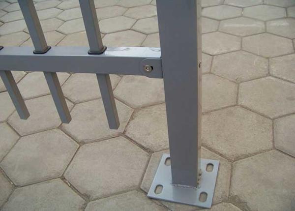 Quality Galvanized Steel Railing Tubular Iron Railing Land Garden Fence Yard Fence for sale
