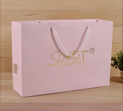 China cheap white paper gift bags with ribbon handles,whosale gift paper bag with ribbon bow handle for sale