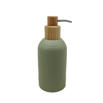 China Green color Polyresin Bath Accessory Set round shape with wooden parts for sale
