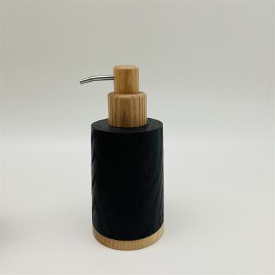 China Black Wood Print Polyresin Bathroom Accessory Set With Stripe Pattern for sale