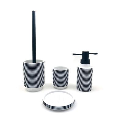 China 4 Pieces Polyresin Shower Accessories Countertop Toilet Brush Cleaner White Body Black Circle Line for sale