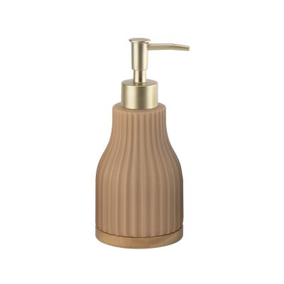 Cina Strisci verticali di khaki accessori di bagno in ceramica set parti d'oro spumante dispenser di sapone in ceramica in vendita