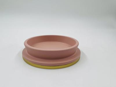 Cina Accessoiri di bancone da bagno a poliresina colore rosa con spazzole igieniche a passo spazzolino per mani spazzolino per doccia in vendita