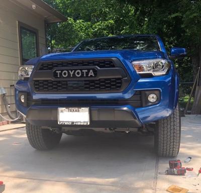 Cina Griglia anteriore della maglia dell'ABS per le griglie 2016 + 2017 di Toyota Tacoma con la lettera ed il logo di TRD in vendita