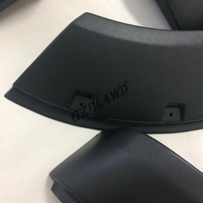 China ABS de Plastic Zwarte Gloed van het de Boogstootkussen van het Autowiel voor Nissan Navara np300/Autotoebehoren Te koop