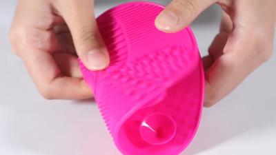 China New Silicone Makeup Brush Cleaner Foundation Eyeshadow Makeup Brushes Scrubber Board Pad Brushes for sale