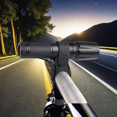 China Zwarte fiets LED fakkel rotatie bracket zaklamp Stand voor 28-40mm fiets licht Te koop