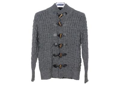 Cina Robusto tricotti il maglione del cardigan del collare dello scialle degli uomini acrilici del cavo del cotone grigio del bottone in vendita