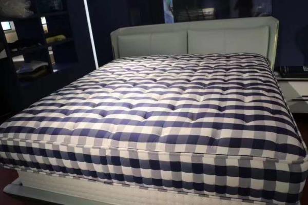 Quality Roll Up Gel Velvet Fabric Memory Foam Mattresses Queen Size for sale