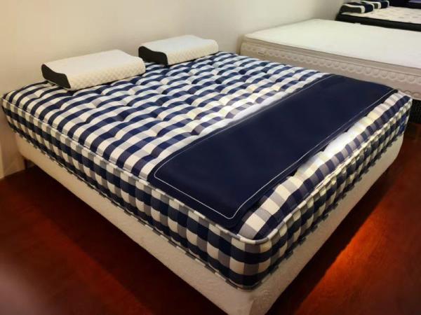 Quality Roll Up Gel Velvet Fabric Memory Foam Mattresses Queen Size for sale