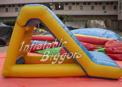 Cina Acquascivolo di galleggiamento del gioco gonfiabile dell'acqua del parco dell'acqua del PVC per affitto pubblico in vendita