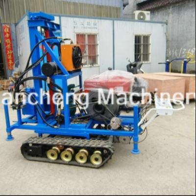 Cina 150 m di profondità percussivo e rotante tipo gomma crawler montato per l'acqua di trivellazione rig in vendita