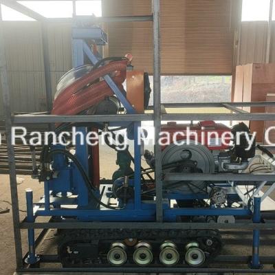 Cina 150 m di profondità percussivo e rotante tipo gomma crawler montato per l'acqua di trivellazione rig in vendita