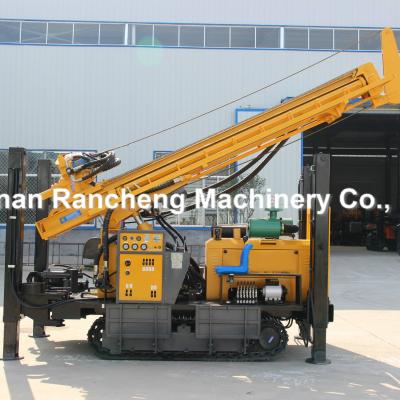 Cina 350m profondità di perforazione gomma Caterpillar Track acqua pozzo perforazione rig pneumatico gomma Crawler perforazione rig in vendita