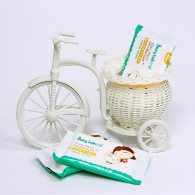 Cina Free Samples Soft Cotton Biodegradable Baby Care Wipes 99.5 Water Wipes Newborn Baby Wipes in vendita