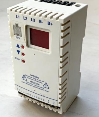 China Lenze  ESMD152L4TXA  0.25kW 230V Single-Phase Compact Frequency Inverter for sale