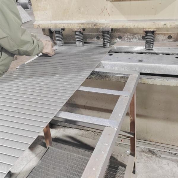 Quality V Shaped Open Wire Stainless Steel Wedge Wire Mesh 6 M Length for sale