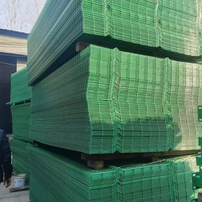 China PVC Coated 3D Curved Welded Wire Mesh Fence For Farm With Peach Square Round Post for sale