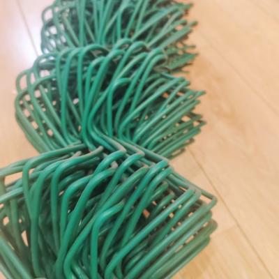 China Tecido de malha de elos de corrente de diamante ciclone revestido a PVC 5m - 50m para cerca à venda