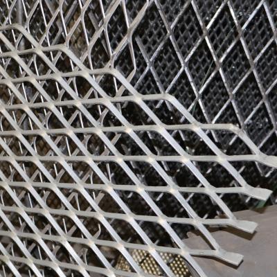 China Stretched Expanded Diamond Mesh Metal Lath Galvanized Steel Diamond Shape  0.5-3.2m Width for sale