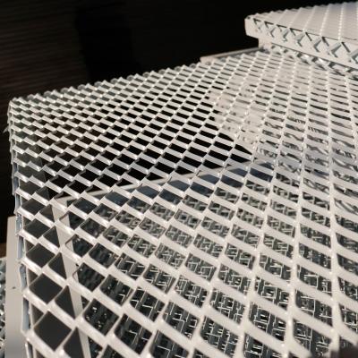 China 3mm-5mm Thick Powder Coated Expanded Aluminum Wire Mesh For Decorative Buildings for sale