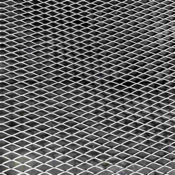 Quality Heavy Duty Low Carbon Steel Metal Walkway Mesh 2-8mm Expanded Galvanized Steel for sale