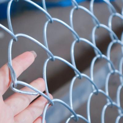 Cina Recinzione in rete metallica a maglia sciolta rivestita in plastica verde, zincata a caldo, a forma di diamante, anticorrosione e antiruggine in vendita