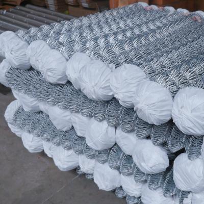 Cina Rete a maglia romboidale per recinzione a catena per campi sportivi zincata a caldo in vendita