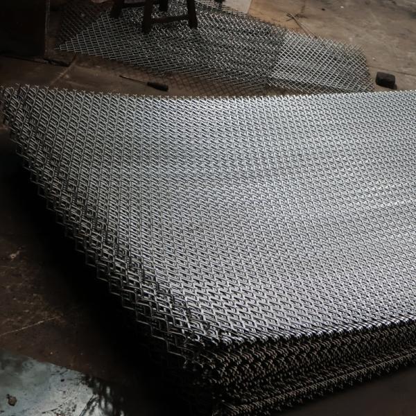 Quality Heavy Duty Galvanized Steel Expanded Metal Sheet For Floors Corridors Stairstep for sale