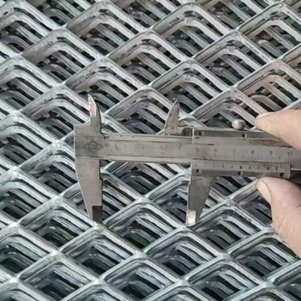 Quality Heavy Duty Galvanized Steel Expanded Metal Sheet For Floors Corridors Stairstep for sale