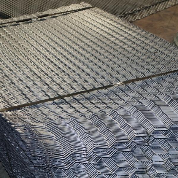 Quality Heavy Duty Galvanized Steel Expanded Metal Sheet For Floors Corridors Stairstep for sale