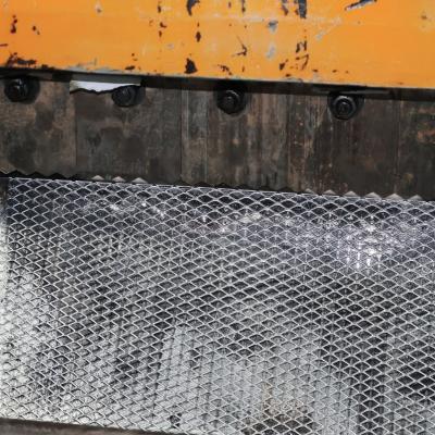 China Fencing & Industrial Expanded Metal Mesh 4x8 Sheet 0.5m-3.4m Width for sale